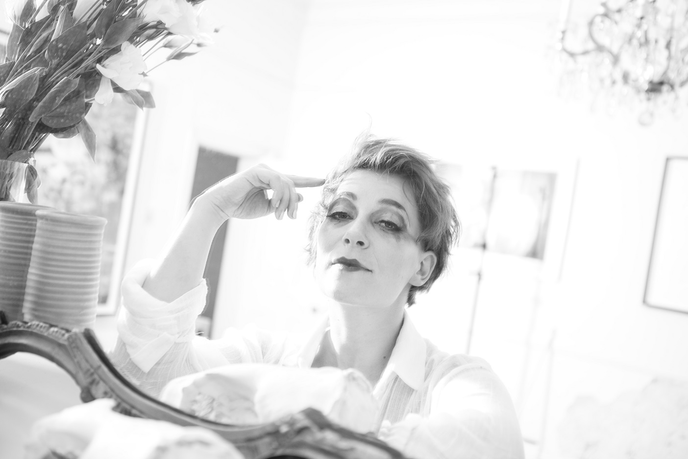Jemma Kahn takes you into the mouth of the wolf like the theatre ...